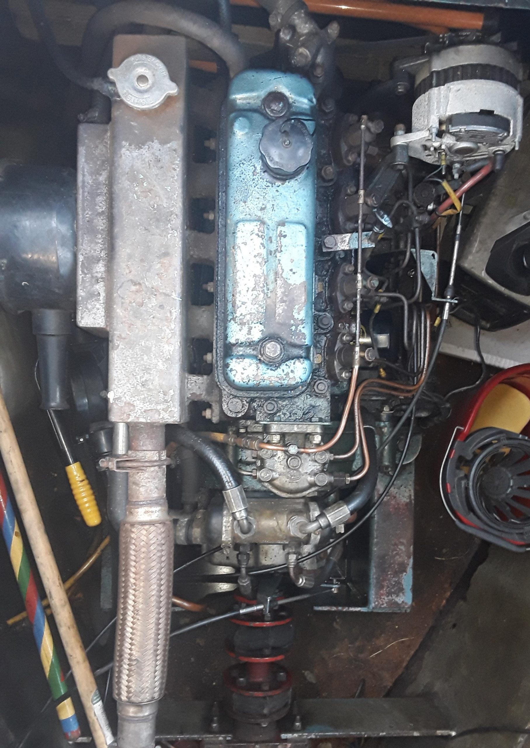 Bleeding a BMC 1800 marine engine - Narrowboat